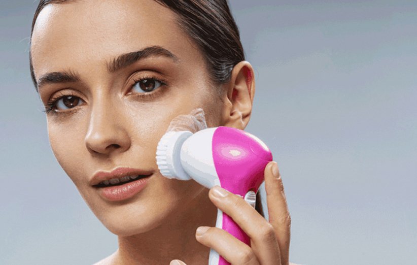 8 Amazing Benefits of Using a Face Brush for Skin Health and Beauty ...